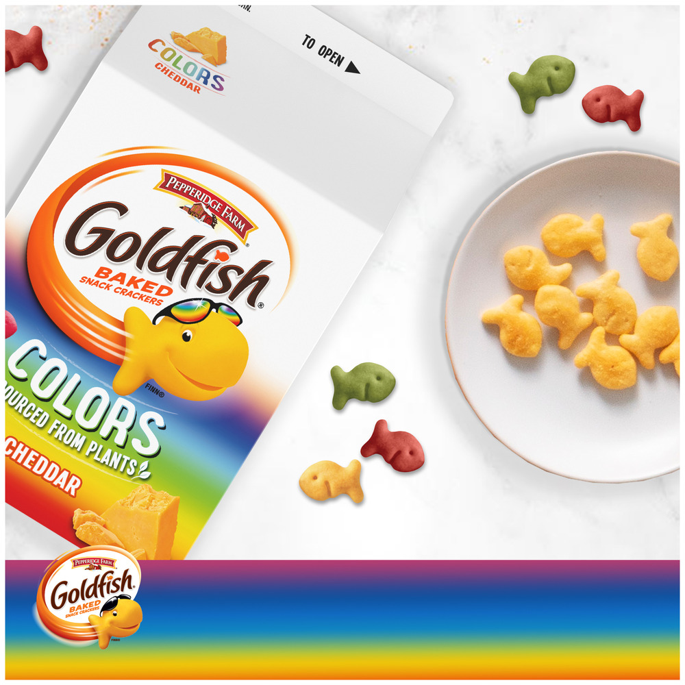 do goldfish have artificial coloring