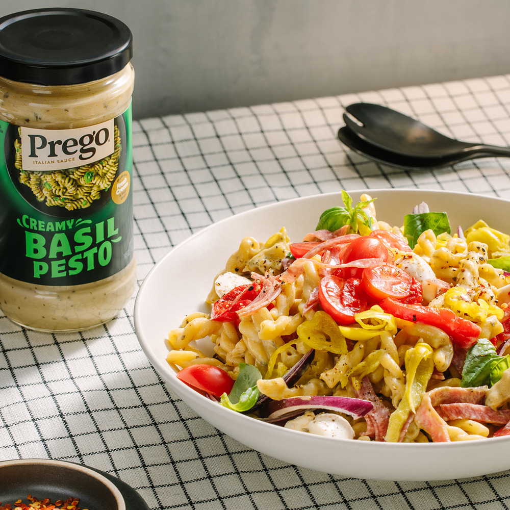 Prego® Creamy Basil Pesto Pasta Sauce-Lifestyle